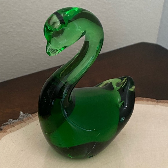 Art | Vintage Viking Swan 4 Emerald Green Art Glass Paperweight ...
